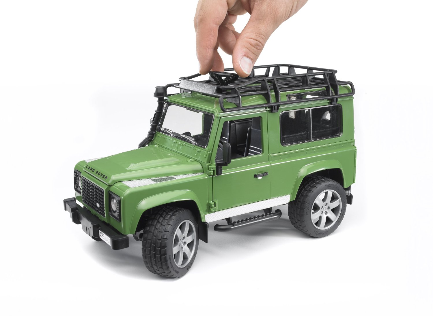 Bruder, Land Rover Defender Station Wagon 2590 1:16