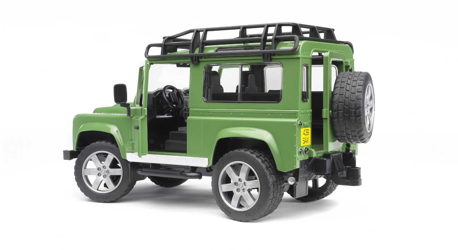 Bruder, Land Rover Defender Station Wagon 2590 1:16